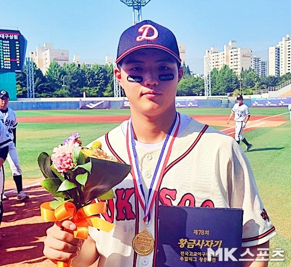 KIA·대투수 보고 꿈 키운 덕수고 '우완 에이스' "155km/h·청대 도전, 1R 지명도 받고 싶다" : 네이트 스포츠