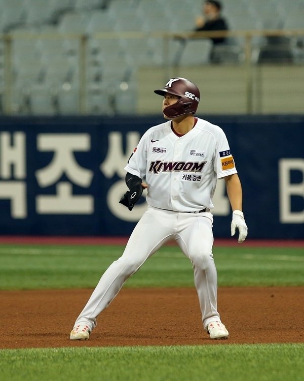 타자 전향 한 달 만에 1군 콜업, '160km' 문동주와 맞대결 성사…'9억팔' 장재영, 9번-중견수 선발 출전 [MK현장 ...