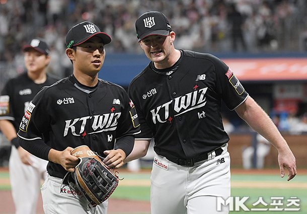 키움전 승승승승승승승 미쳤다! '피치컴 장착' 벤자민 철벽투&로하스 쐐기포&박영현 KKKK SV…KT 5위 맹추격, 키움 3연패 [MK고척] : 네이트 스포츠
