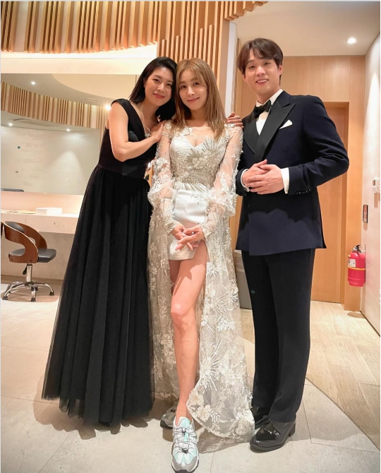 '173cm, 60kg' 옥주현…"옥•프•콘 촉촉한 날, 모두에게 사랑 보내요" : 네이트 연예