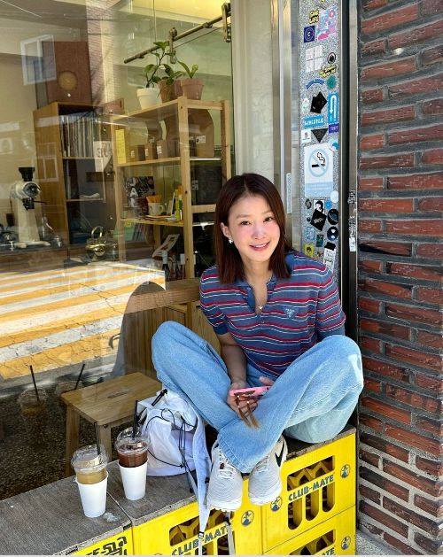 42세 이시영, 169cm 57kg…작은 박스에 몸이 '쏙!' 놀라운 비주얼 공개 : 네이트 연예