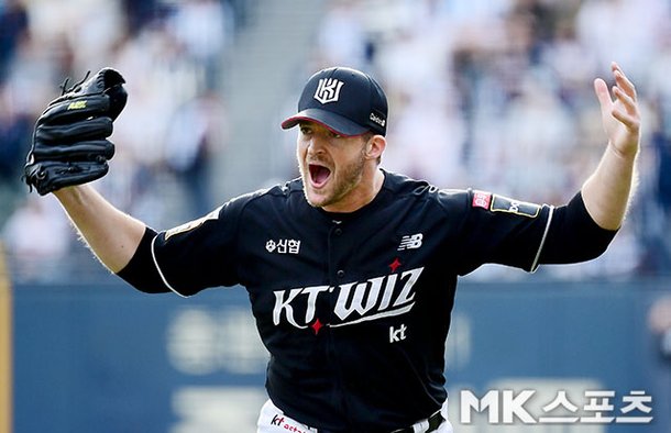 사상 첫 업셋! KT, 두산 꺾고 2연승 준PO 진출…마법의 계절은 계속된다 [WC2 현장] : 네이트 스포츠