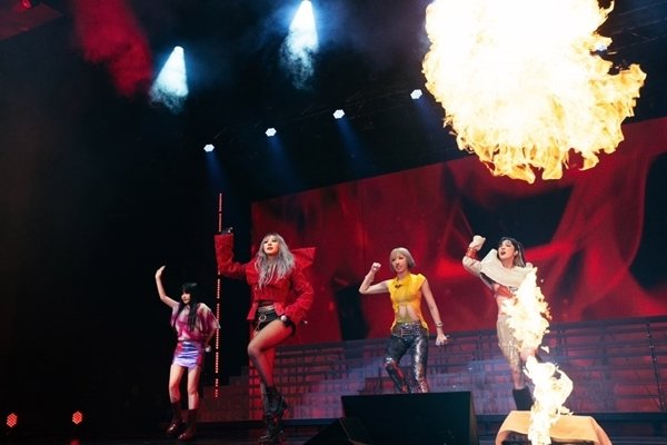 2NE1 'WELCOME BACK' 서울 공연 성료…"언제나 블랙잭과 함께" : 네이트 연예