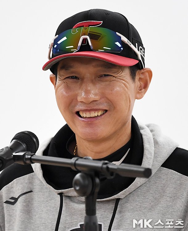 지면 탈락 반격 노리는 LG "에르난데스 오늘 쉰다" 라인업 변화도 없다 [MK PO4] : 네이트 스포츠