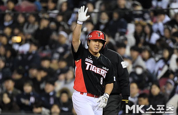 최형우 허리 통증→33세에 KS 첫 출전…이범호의 이창진 카드 적중, '멀티히트&3출루' KS 데뷔전을 만점으로 마치다 [MK KS4] : 네이트 스포츠