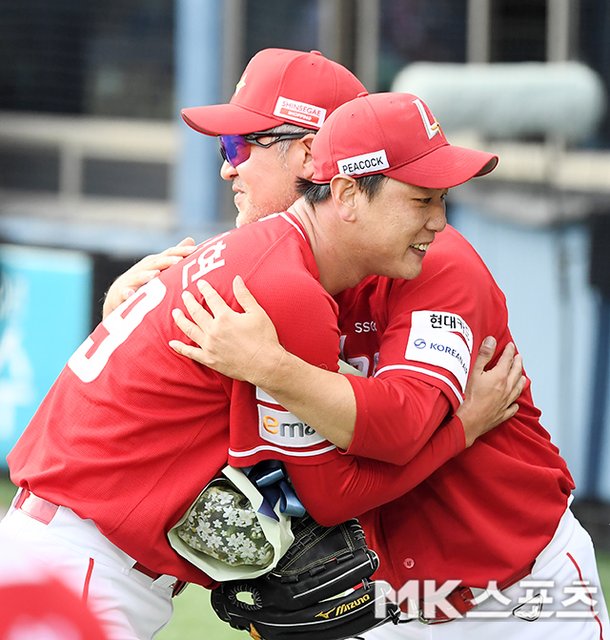김광현 'KBO 리그 역대 3번째 2000탈삼진 대기록' [MK포토] : 네이트 스포츠
