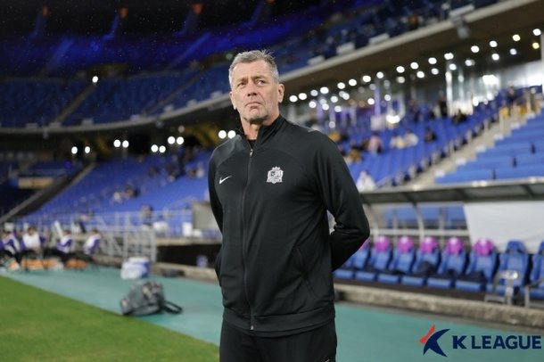 울산에서 '올 시즌 ACLE 첫 패배' 미하엘 스키베 감독 "기회를 득점으로 연결하지 못한 게 아쉽다" [MK현장] : 네이트 스포츠