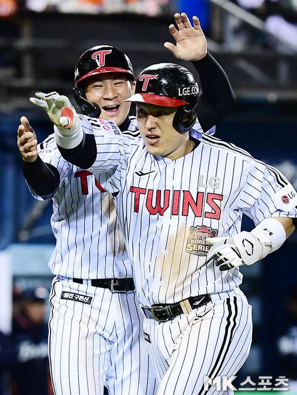 '메가트윈스포' 폭발! LG, 13-5 한화에 KS 2연승! 90.5% 우승 확률 잡았다! [KS2 현장] : 네이트 스포츠