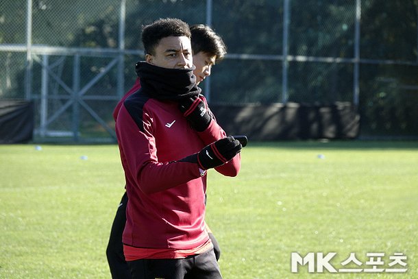 김진수 "ACLE는 꿈의 무대, K리그와 완전히 달라"···"최대한 높은 곳까지 가서 개인과 팀 모두 발전했으면" [이근승의 믹스트존] : 네이트 스포츠