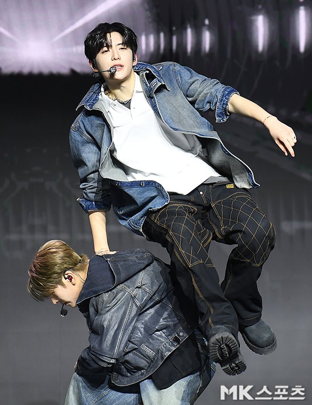 상현 '등장부터 멋지게!' [MK포토] : 네이트 연예