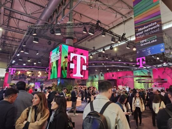 9만명 찾은 모바일 올림픽 MWC…AI·XR·오픈랜 기술 향연 : 네이트 뉴스