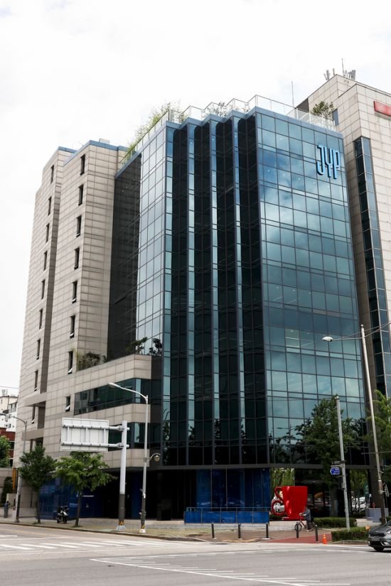 [특징주]JYP Ent., 1Q 깜짝실적에 10%대 급등 : 네이트 뉴스