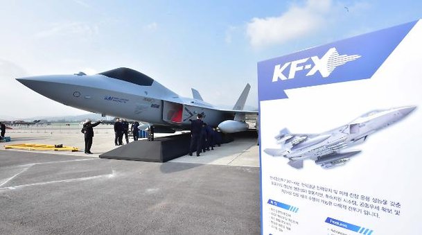 S. Korea unveils actual model of home-made KF-X fighter jet : 네이트 뉴스