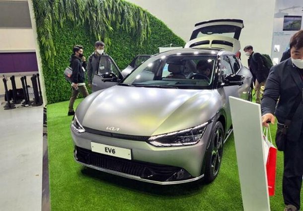 기아 EV6, '유로 NCAP' 평가서 안전성 최고 등급 획득 : 네이트 뉴스