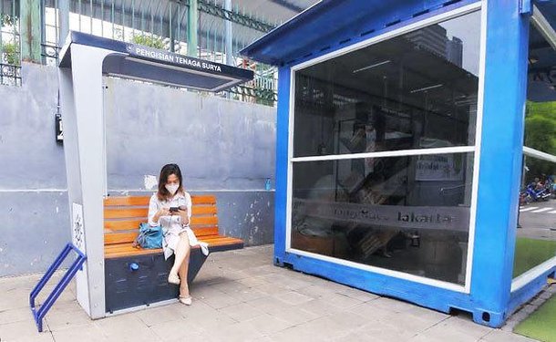 [NNA] 印尼 MRT역, 태양광 발전 스마트폰 충전소 설치 : 네이트 뉴스