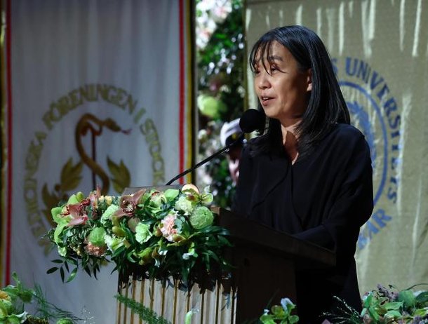 Han Kang receives Nobel Prize in Literature in Sweden : 네이트 뉴스