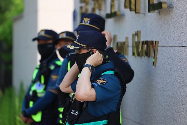 Over 6,000 armed police to escort ballot boxes in Seoul for June 3 ...