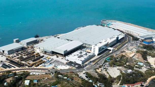 South Korean manufacturers accelerate shift to smart factories : 네이트 뉴스