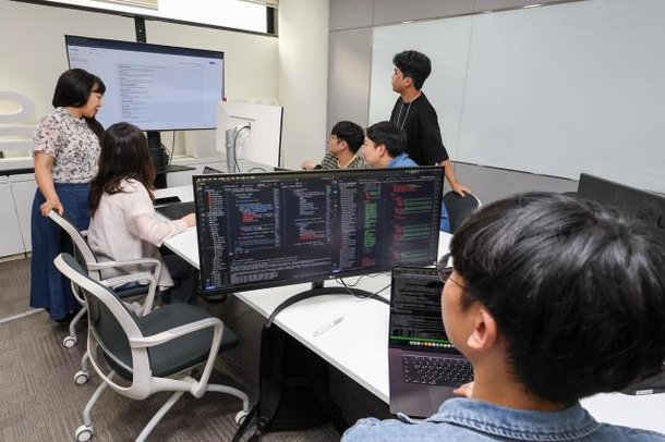 KT, 한국어 특화 LLM '믿:음 2.0' 공개…"독자 AI 개발 프로젝트 참여할 것" : 네이트 뉴스