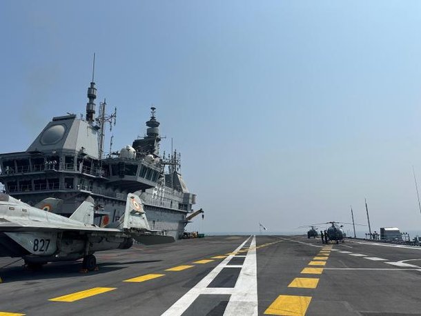 Aboard India's Indigenous Aircraft Carrier INS Vikrant : 네이트 뉴스