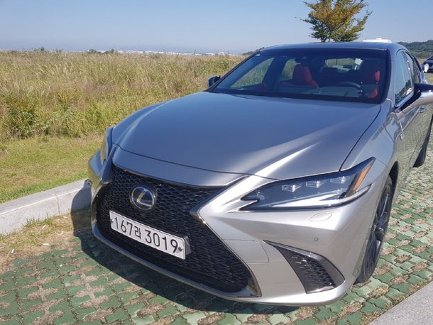 [시승기] 렉서스 '뉴 ES300h', ℓ당 31㎞…하이브리드 '끝판왕' 연비 : 네이트 뉴스