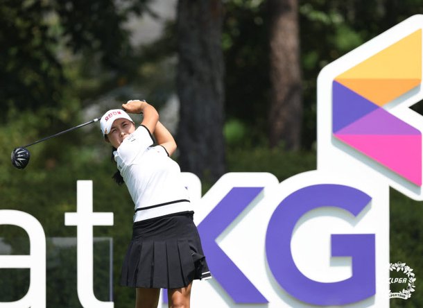 '투어 10년 차 무관' 서연정, KLPGA 투어 KG 레이디스 오픈 2라운드 1위…260번째 만에 우승 바라 봐 : 네이트 스포츠