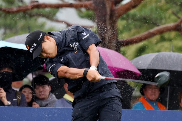 이규민, 제67회 KPGA 선수권대회 3라운드 1위로 올라 서…데뷔 5년 만에 첫 승 바라 봐 : 네이트 스포츠