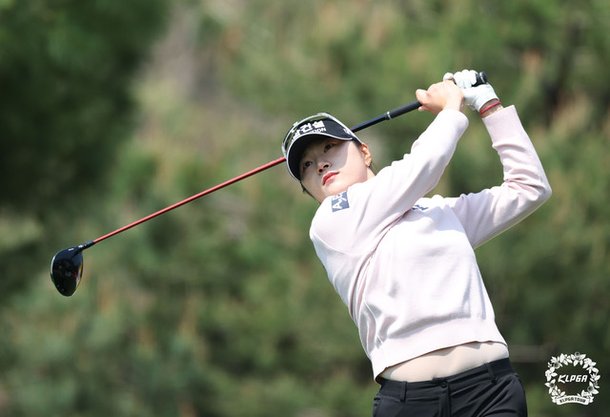 '데뷔 3년차 무관' 김민선, KLPGA 투어 창설 대회 덕신EPC 챔피언십 2라운드 1위에 올라 : 네이트 뉴스