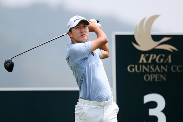 김백준, KPGA 군산CC 오픈 첫날 8언더파 1위…시즌 첫 2승 향해 기분 좋은 출발 : 네이트 뉴스