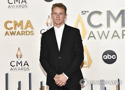 57th Annual CMA Awards - Arrivals : 네이트 뉴스