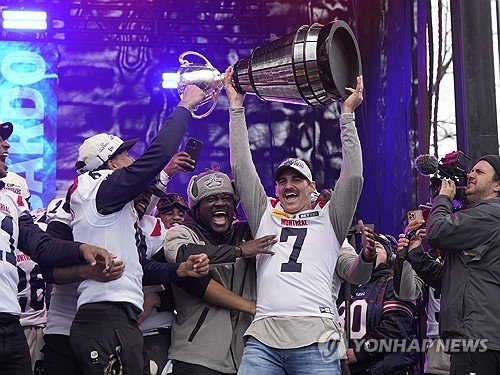 Canada CFL Grey Cup Parade Football : 네이트 뉴스
