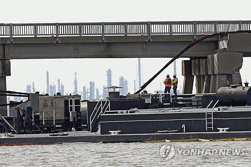 Barge Hits Bridge Texas : 네이트 뉴스