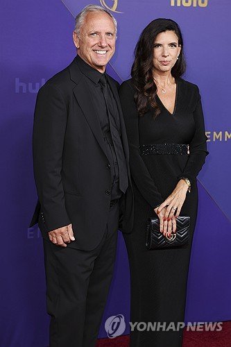 76th Emmy Awards - Arrivals : 네이트 뉴스