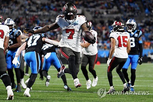 Buccaneers Panthers Football : 네이트 뉴스
