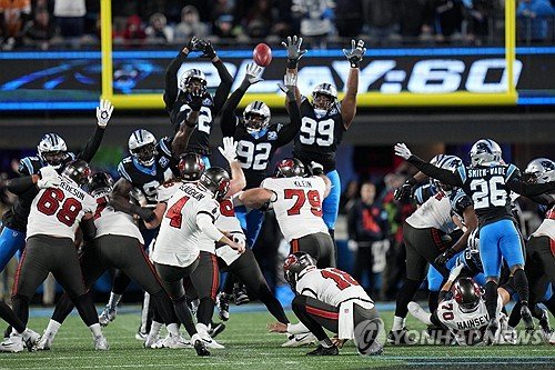 Buccaneers Panthers Football : 네이트 뉴스