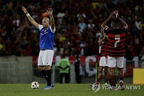 Brazil Soccer Adriano Farewell : 네이트 뉴스