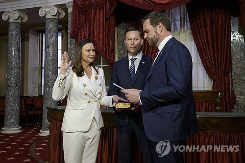 Senate Florida Moody : 네이트 뉴스