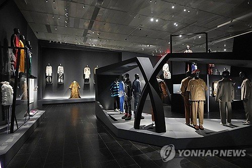 "Superfine: Tailoring Black Style" MET Museum Exhibition : 네이트 뉴스