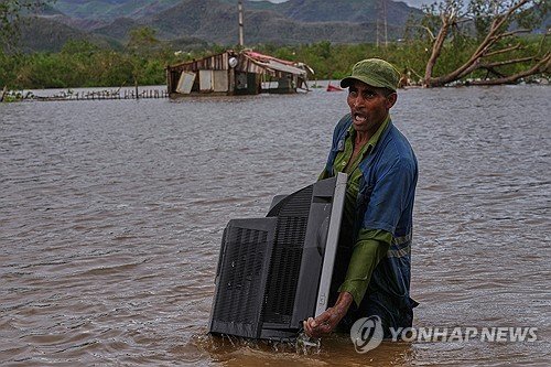 AP Top Photos of the Month October 2025 : 네이트 뉴스
