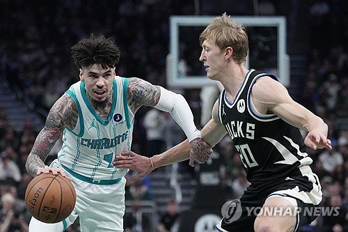 Hornets Bucks Basketball : 네이트 뉴스