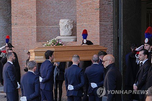 Italy Valentino Funeral : 네이트 뉴스