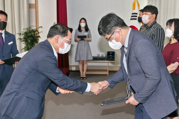 포스코 계열사 SNNC 근무 장법운씨, 지역 취약계층 봉사공로 '광양시장 표창' : 네이트 뉴스
