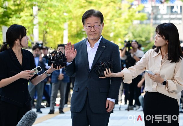 [포토] 단식 13일차 수원지검 2차 출석하는 이재명 대표 네이트 뉴스