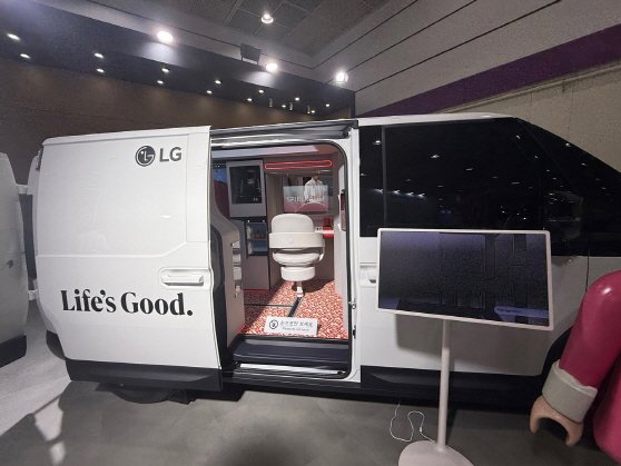 [EV트렌드코리아 2025] 기아, LG전자와 협력한 'PV5 슈필라움 스튜디오 콘셉트카' 선봬 : 네이트 뉴스