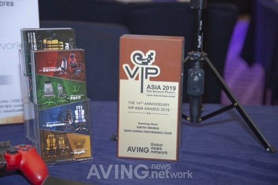 [VIP ASIA AWARDS 2019] 스미스웍스, '게이머 퍼포먼스 체어'로 'E-sports'부분 수상 : 네이트 뉴스