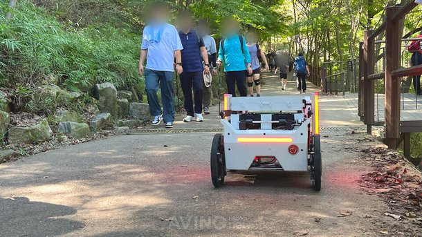 모빌리티의 혁신, '모빈(MOBINN)'의 배달 로봇이 청계산에 떴다! : 네이트 뉴스