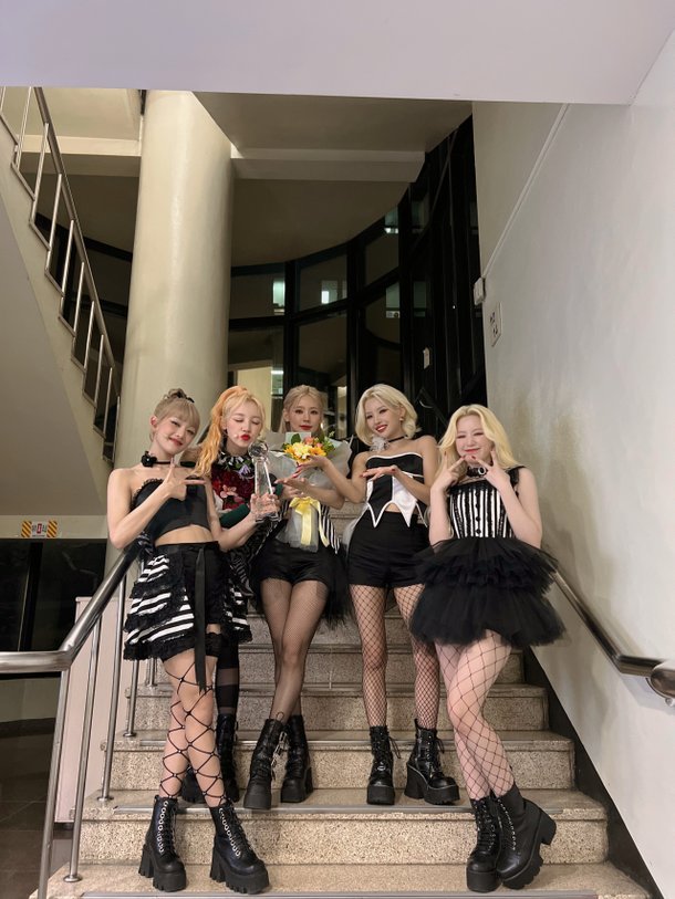 (여자)아이들, 'Nxde' 뮤직뱅크에서 1위 "앞으로 더 좋은 음악 들려주겠다" : 네이트 연예