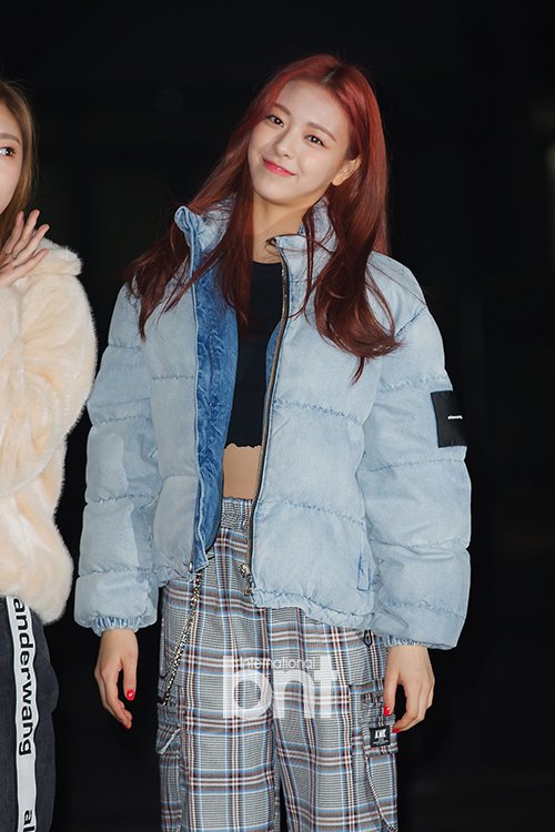 [bnt포토] itzy 유나 '빙긋' : 네이트 뉴스