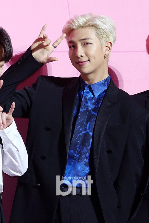 [bnt포토] 방탄소년단 RM '더 멋있어졌네~' : 네이트 뉴스