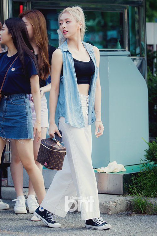 [bnt포토] ITZY 유나 '썸머패피, 신유나' : 네이트 뉴스